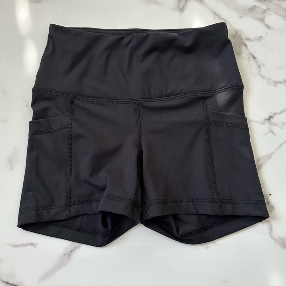 Yogalicious Scuba Zuri Shorts